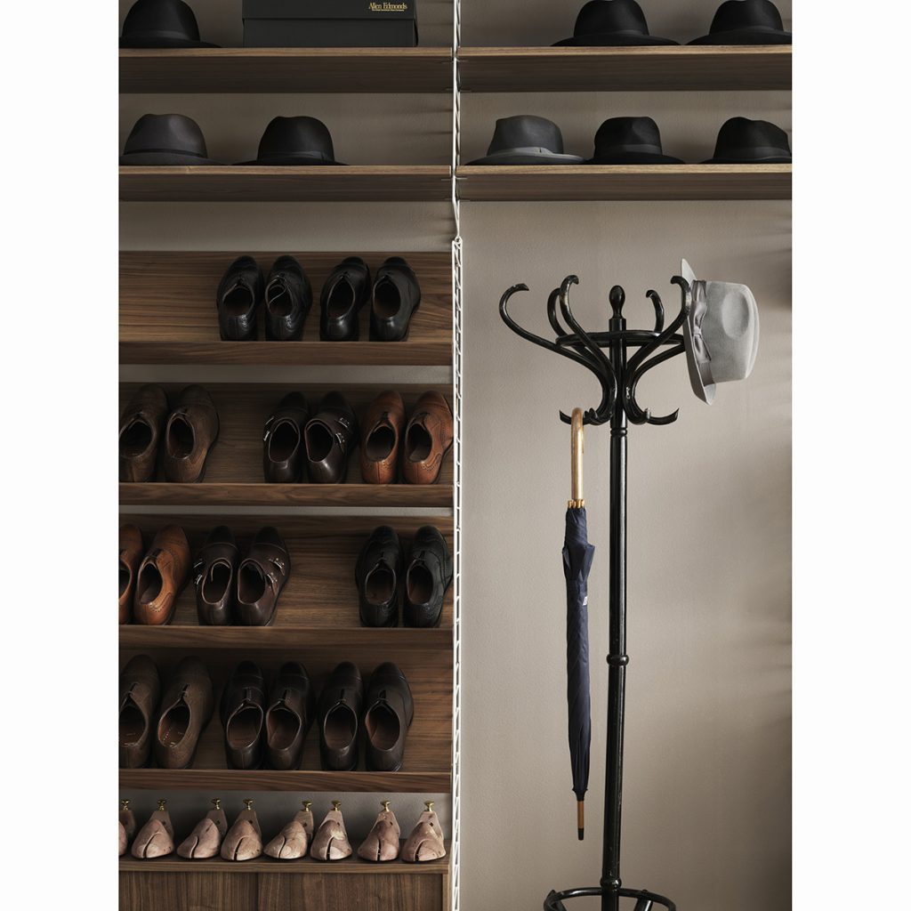 String Skohylla | Gösta Westerberg Möbel | Metall i fyra olika färger